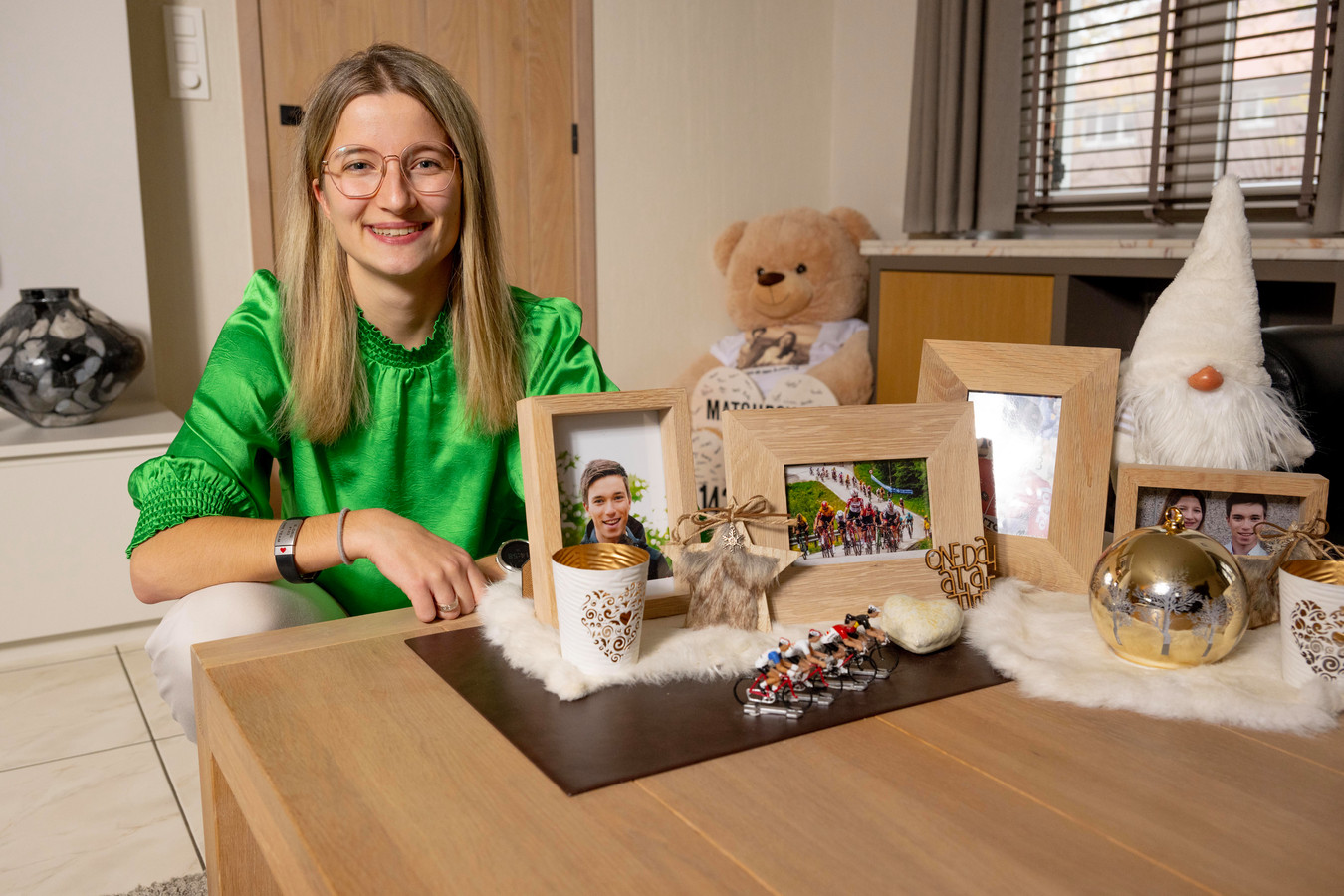 Ze verloor haar broer in de koers. 3 jaar later gaat ze zelf voor zijn wielerploeg werken: “Ik ...