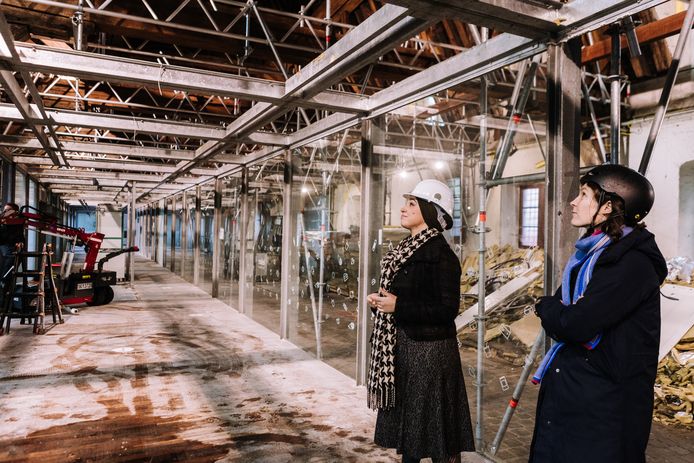 IN BEELD. Glazen box uit Groot Vleeshuis begint aan verhuis naar ...