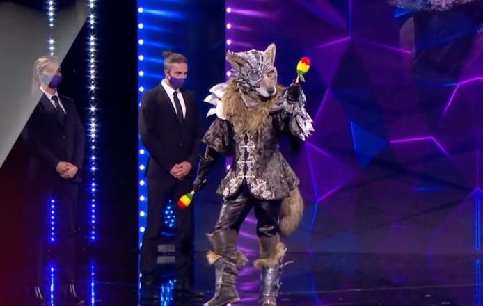 Wie is die Wolf toch? ‘Masked Singer’ laat zich alwéér van een heel ...