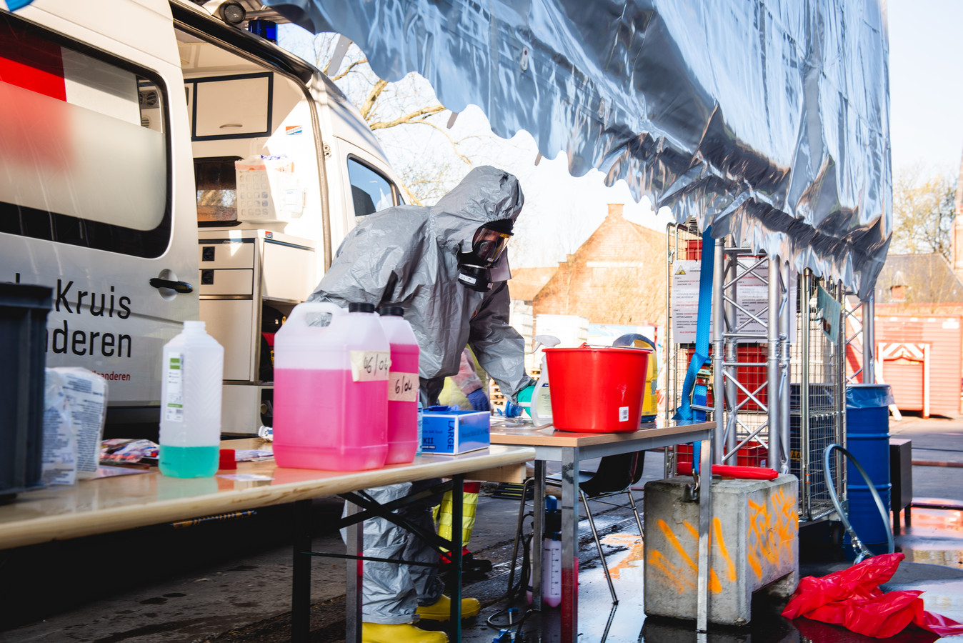 IN BEELD: Brandweerman en fotograaf Jonas toont hoe zijn collega’s ...