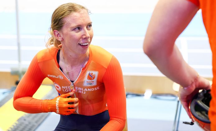 Lorena Wiebes steelt meteen de show bij debuut op WK baanwielrennen ...