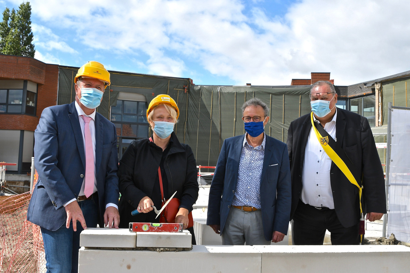 Motena legt eerste steen van de uitbreiding voor rusthuis Sint-Henricus ...