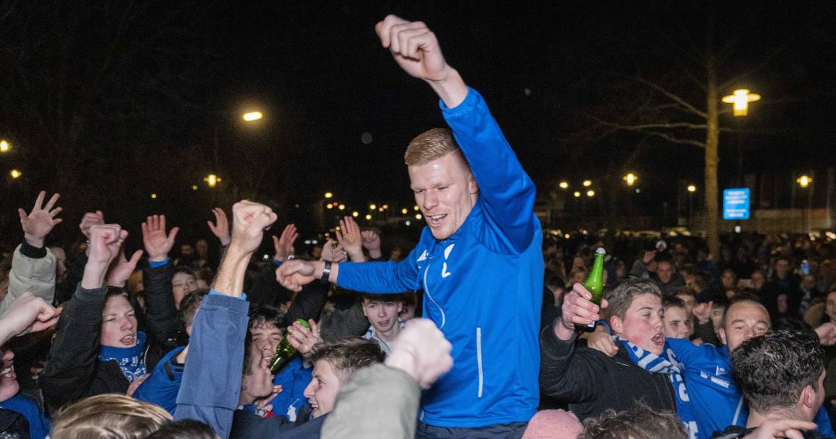 Nick Verhagen op de schouders na bekersensatie: ‘Nu hoop ik op uitduel ...