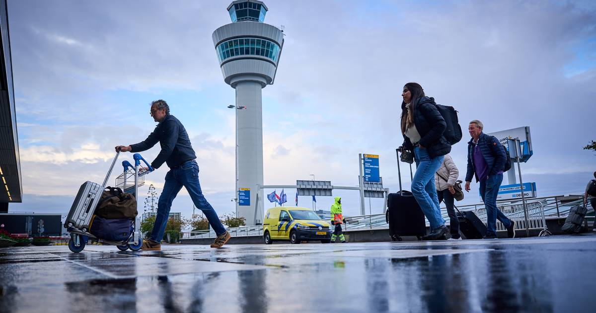 Schiphol ‘heel tevreden’ over verloop meivakantie: weer geen lange ...