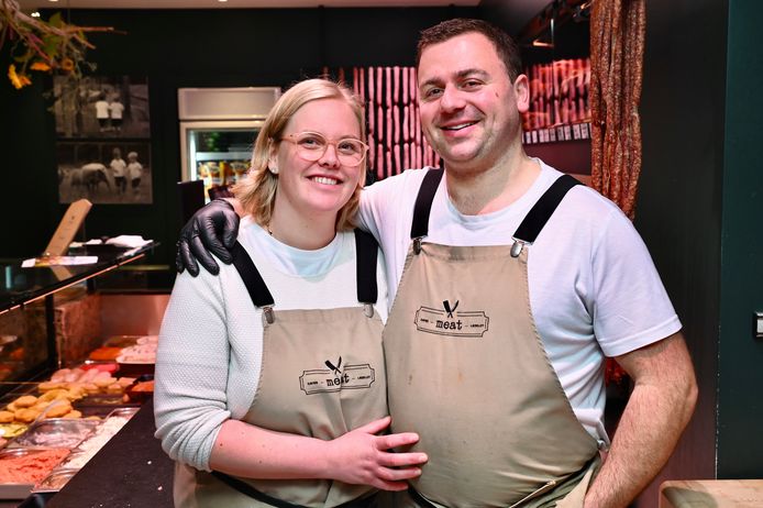 Lieselot uit De Mol staat weer achter de toonbank van haar slagerij: “Tegen klanten zeiden we ...