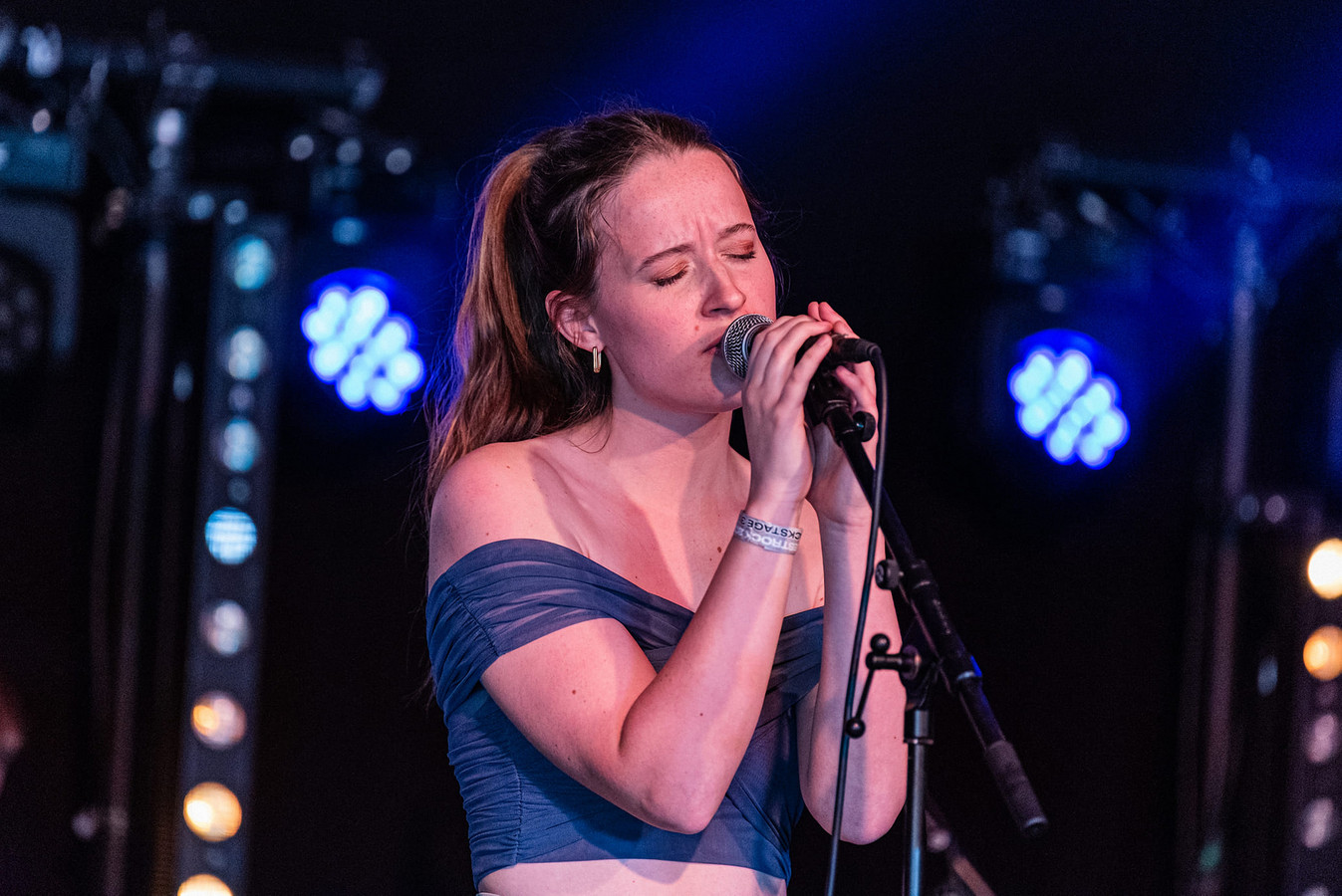 Rijzende Zeeuwse ster Rosann staat op Weitjerock: ‘Ik ben er nog nooit ...