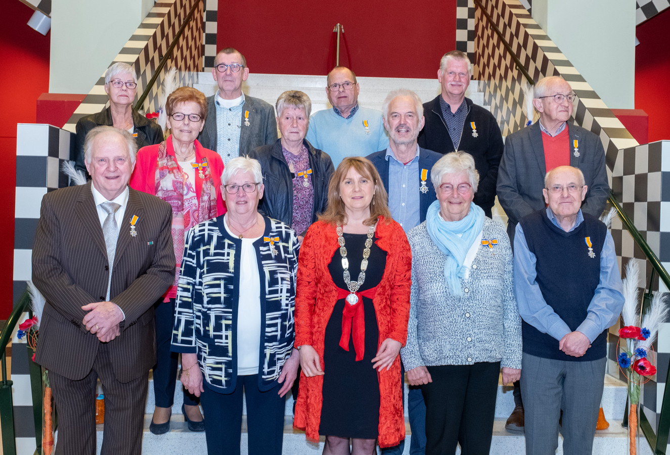 Van maaltijdbezorger tot pleitbezorger glasvezel, 25 lintjes opgespeld ...