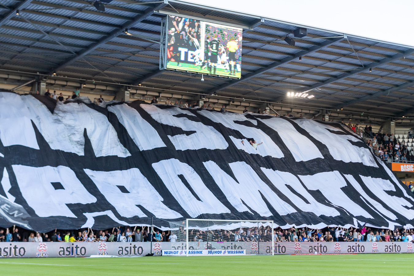 LIVE | Koploper Heracles krijgt in eigen huis NAC Breda op bezoek ... LIVE | Koploper Heracles krijgt in eigen huis NAC Breda op bezoek ...