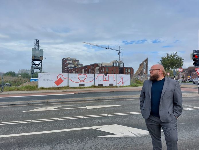 Laatste gedicht van voormalig stadsdichter Juno onthuld in Dordrecht ...