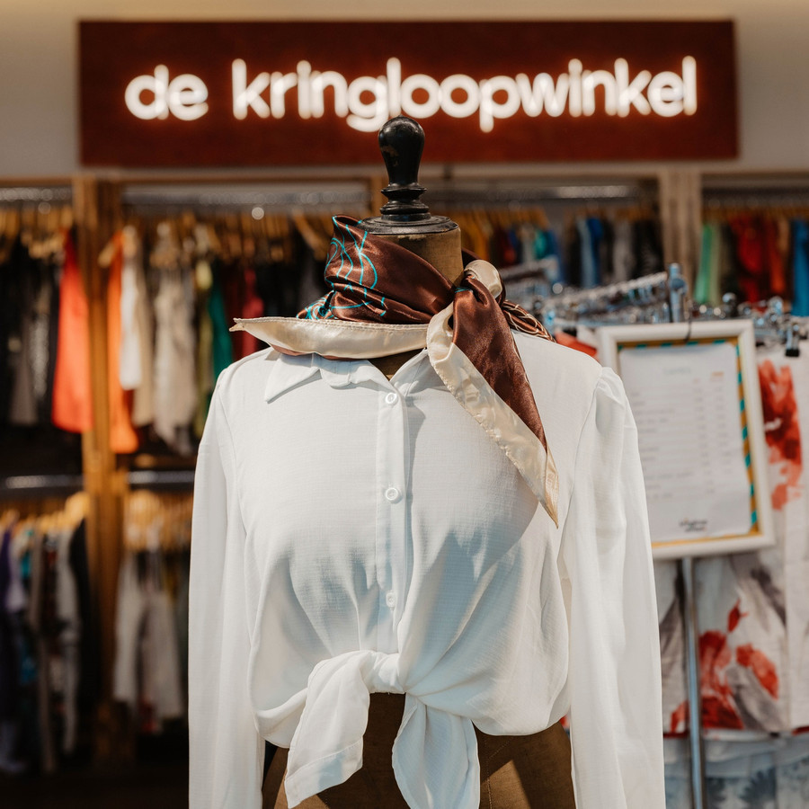 Ontdek nog tot eind juli Kringloopwinkel pop-up met zomerkledij in Ring Kortrijk | Foto | hln.be