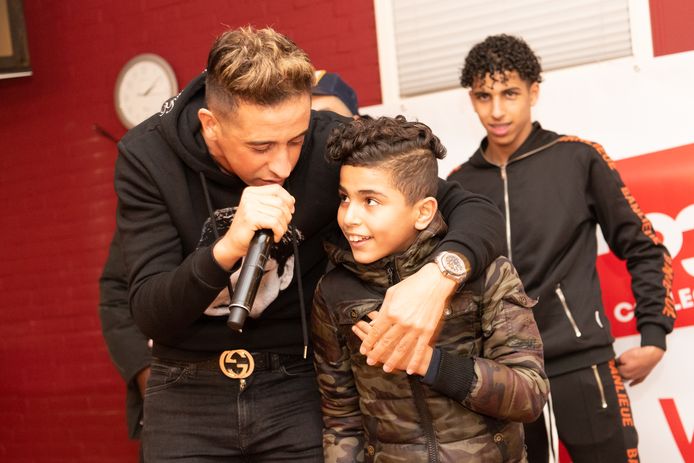 Rapper YES-R verrast leerlingen Pro33 | Amersfoort | AD.nl