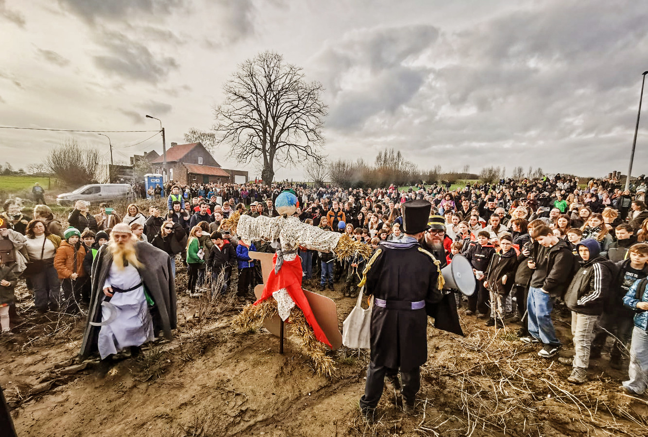 Druïde Joël Bouten (72) loopt voor 49ste keer mee met Borelle: “Als ’s ...