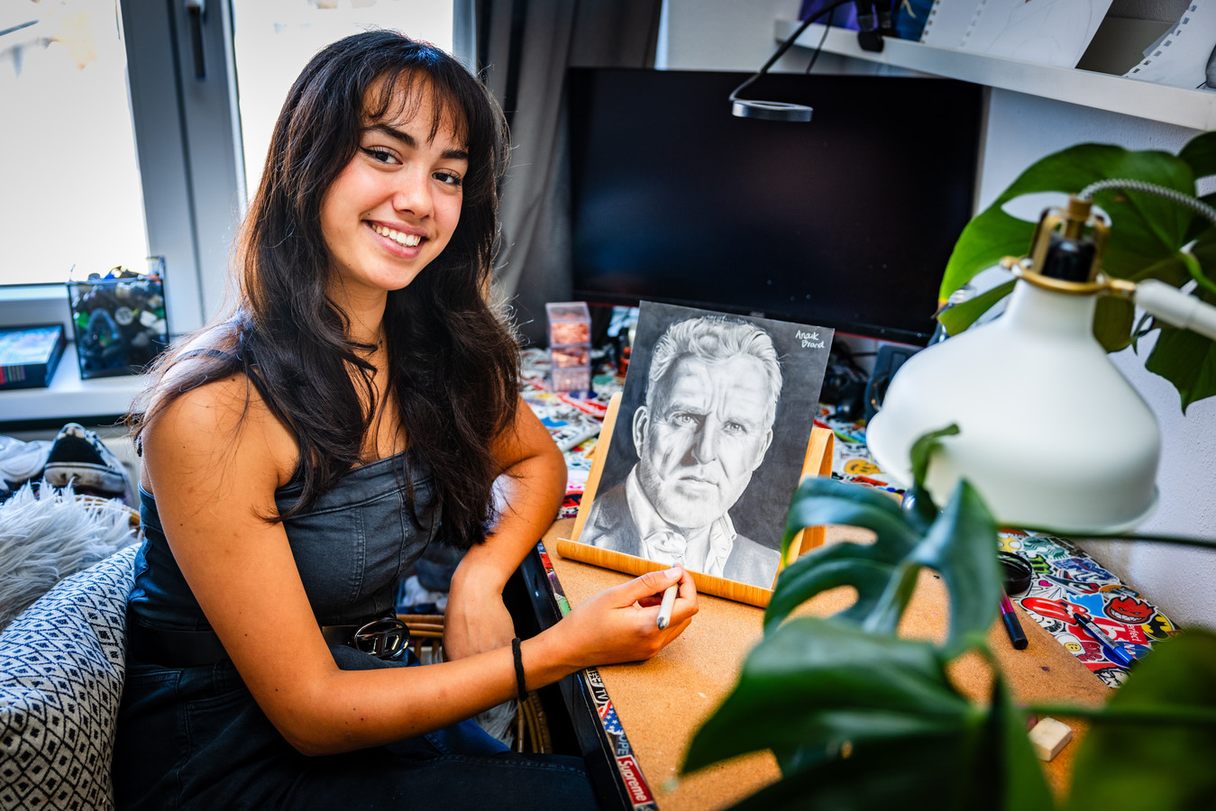 Anouk (18) schildert in mannelijke streetart scene: ‘Te weinig vrouwen ...