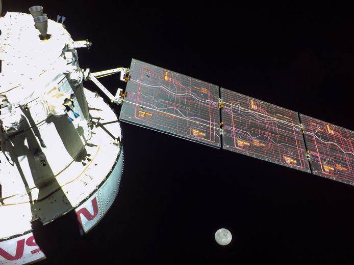 Ruimteschip Orion begonnen aan vlucht terug van maan naar aarde ...