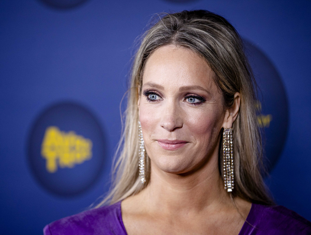 Hélène Hendriks krijgt wekelijks voetbalprogramma | Foto | AD.nl