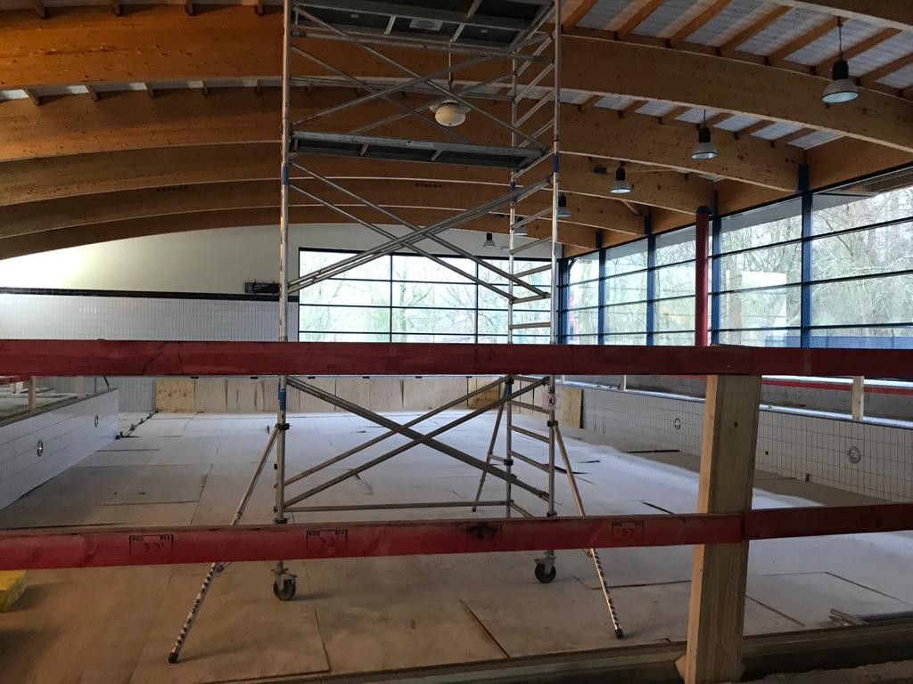Renovatiewerken Begijntjesbad volop bezig: volgende week gaat dak eraf ...
