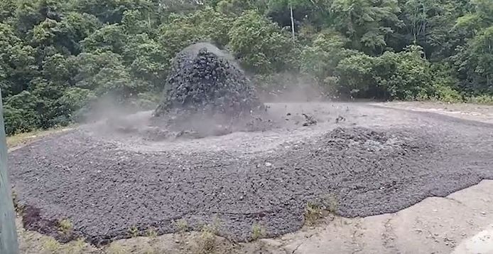 L'éruption extrêmement rare d'un volcan... de boue | Sciences | 7sur7.be