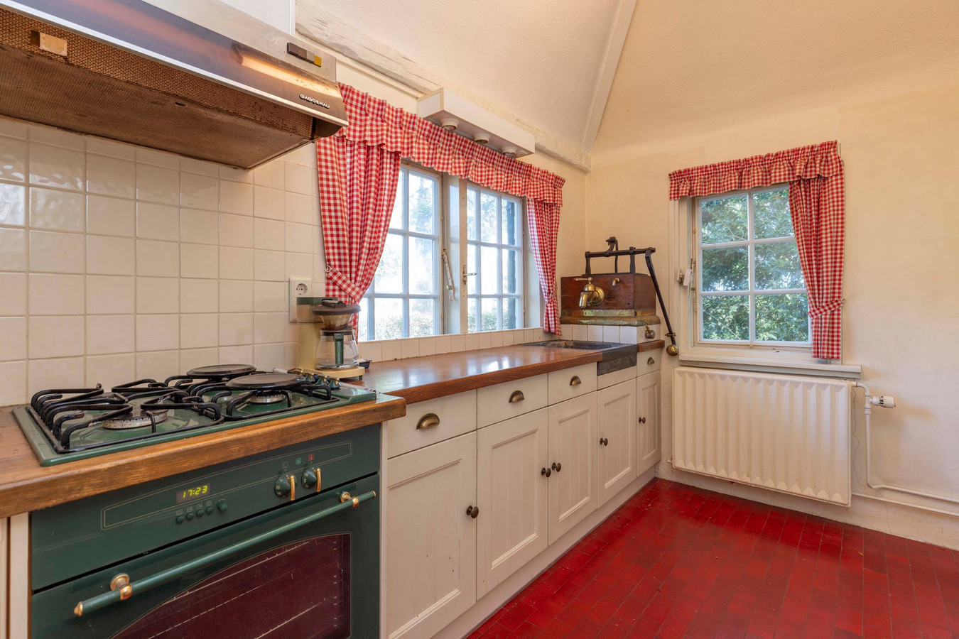 Dit charmante huis kun je nog kopen maar let wel op de voorwaarden: de ...