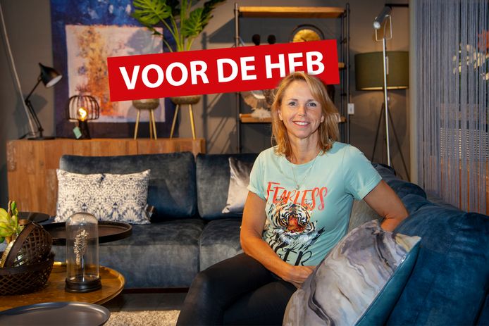 Dertig jaar lang was Esther stewardess, en die wereldse invloed is te ...