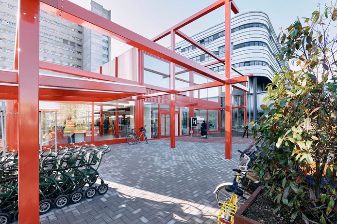 UZ Gent heeft een gloednieuw onthaalgebouw. “Sfeervolle ruimte met veel ...