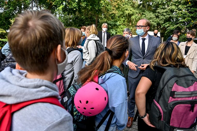 Besparen op het onderwijs? Deel het aantal zittenblijvers dan door drie
