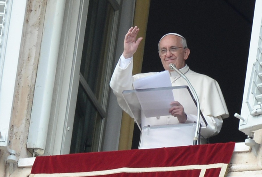 Le pape prie pour les victimes du séisme aux Philippines | Foto | 7sur7.be Le pape prie pour les victimes du séisme aux Philippines | Foto | 7sur7.be