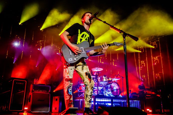 Muse geeft show op Malieveld en staat met 15 nummers in Top 2000: alle ...
