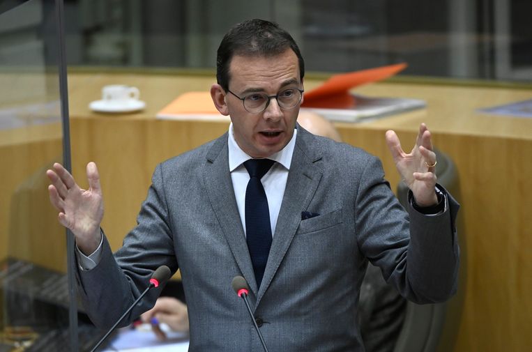 Wouter Beke en zijn kennis van het Engels zorgen voor dolle pret op het ...