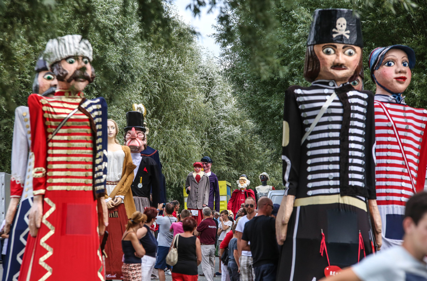 25 reuzen feesten mee met Rollo | Foto | hln.be