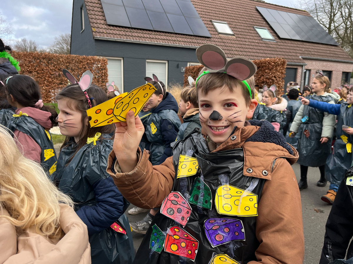 IN BEELD. Kinderen Gavertje Vier slaan handen in elkaar met De ...