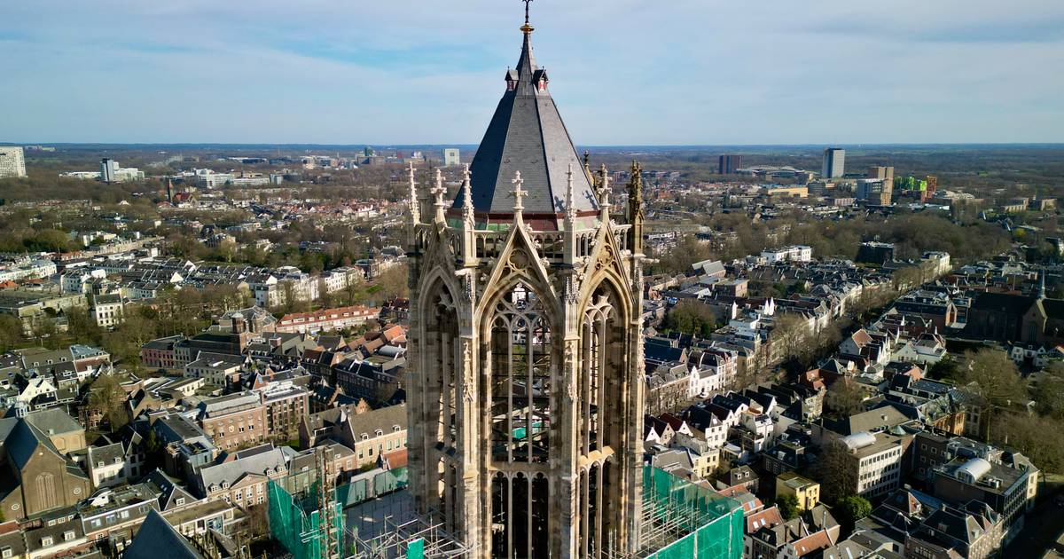 De kop van de Dom is af, dus dat betekent feest: Stadsbeiaard speelt 25 ...