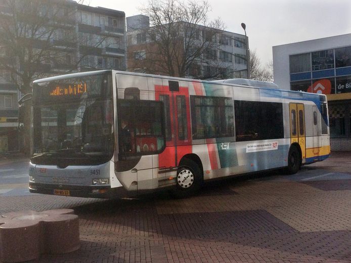 Vanaf 2019 alleen maar pinnen in de bus | Rotterdam | AD.nl