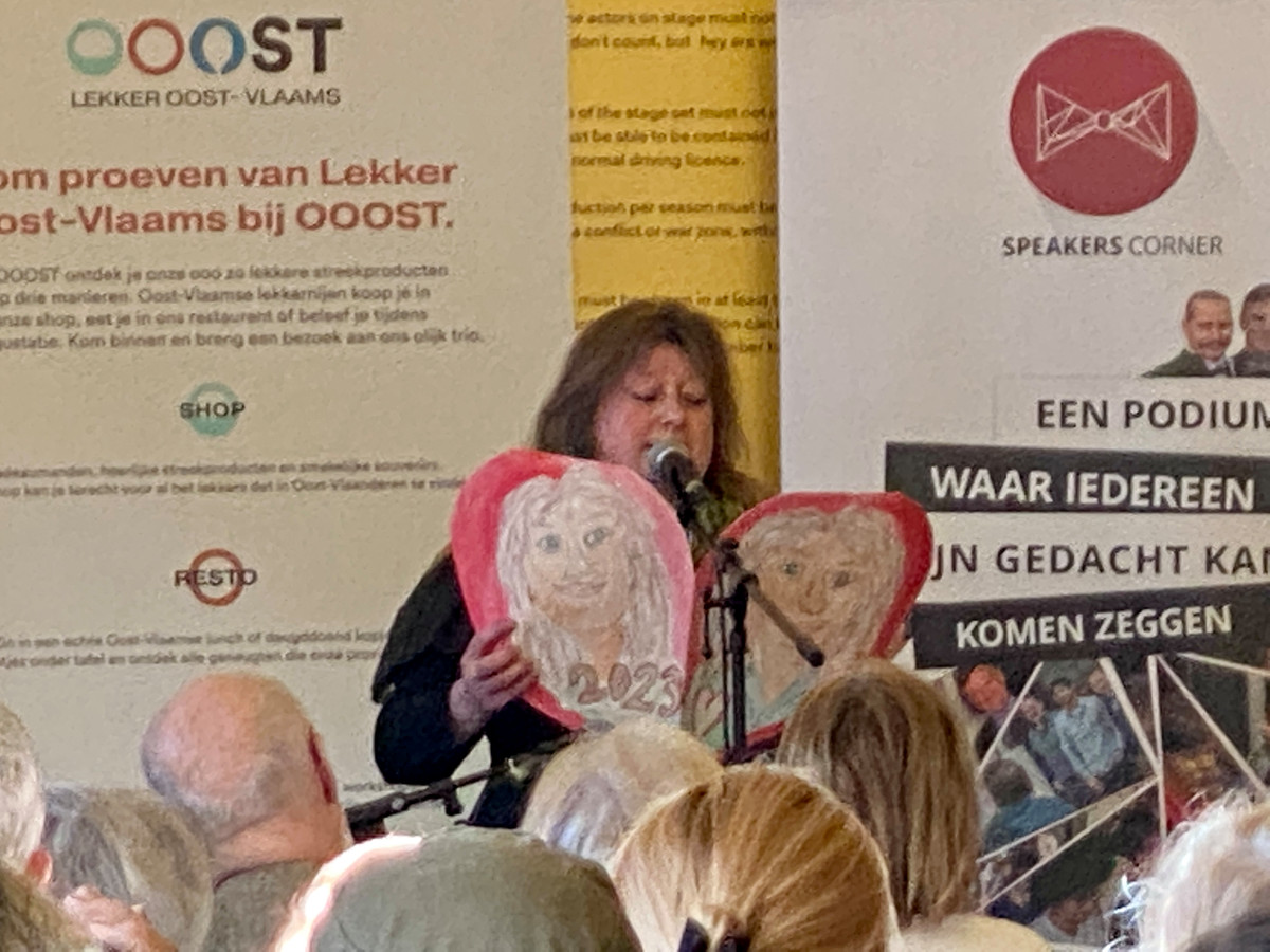 Verhalenverteller Noël (56) brengt de mooiste nieuwjaarsgroet voor Gent ...