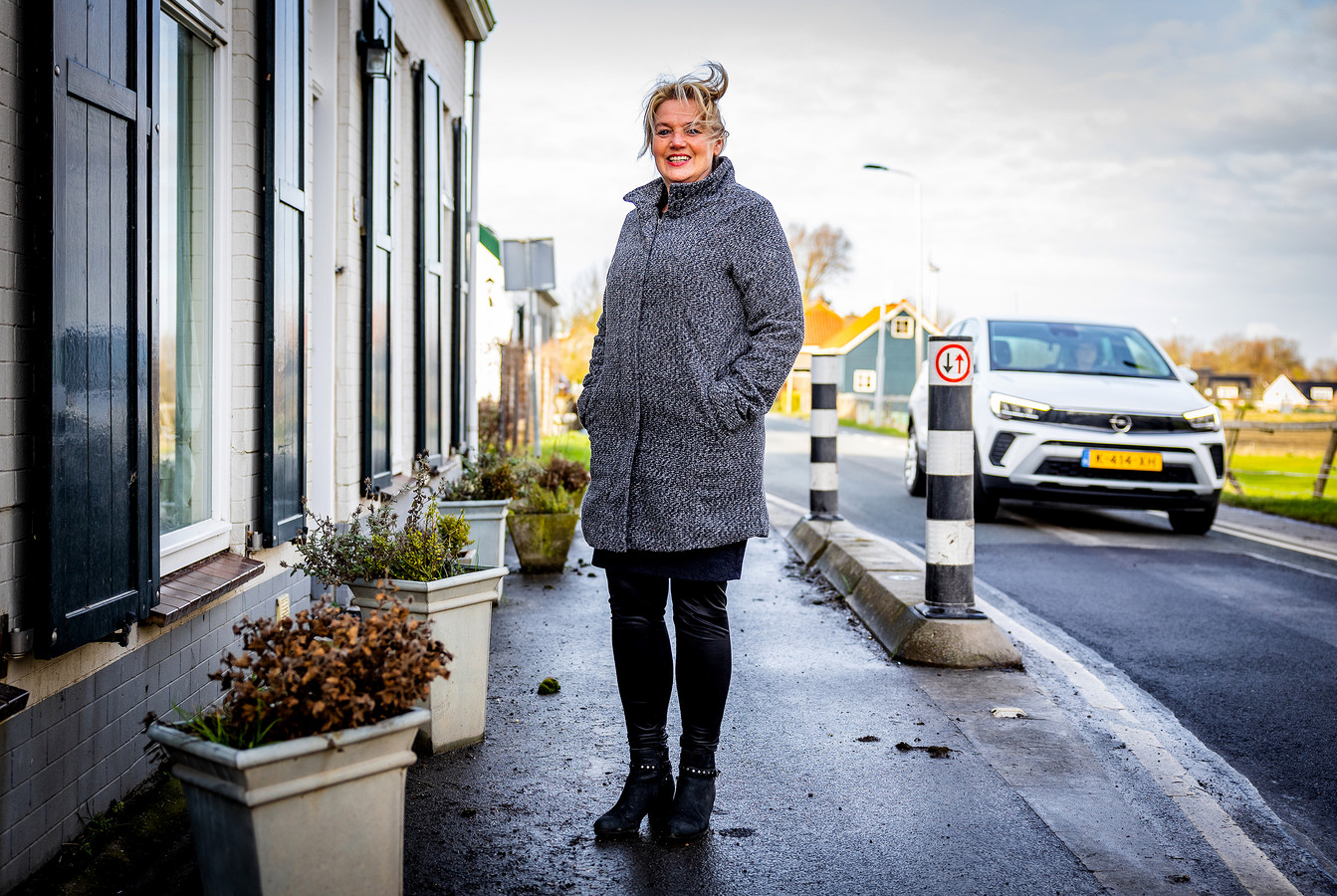 Vrachtverkeer blijft maar razen over de smalle dijkjes: ‘De gemeente ...