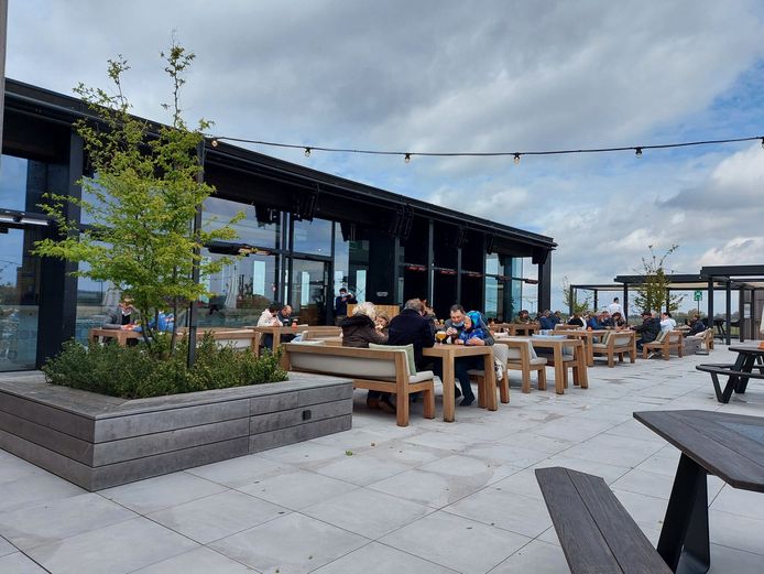 Eveline vier haar 60ste verjaardag in Bar Bernard van St. Bernardus ...