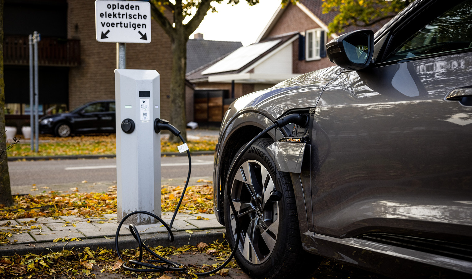 Honderd laadpalen in drie jaar om alle elektrische auto's te kunnen ...