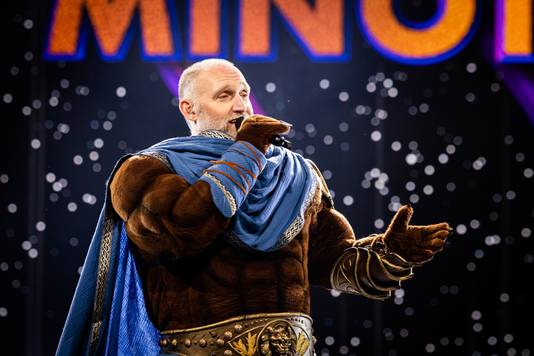 Minotaurus moet ‘The Masked Singer’ verlaten, ontdek hier wie er onder ...