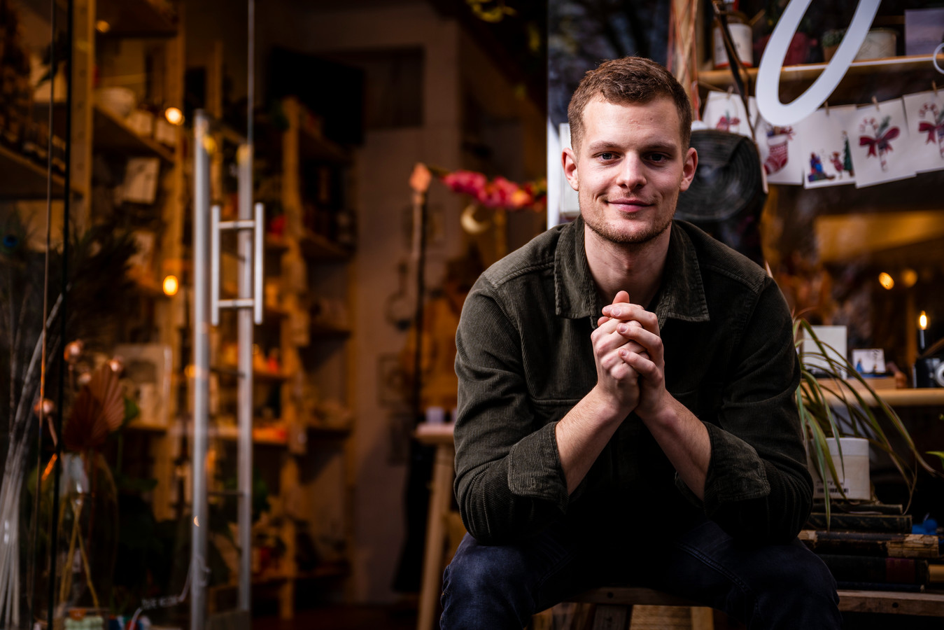 INTERVIEW. Thomas is 24 en opent z'n 24ste winkel: "Het werkt van ...