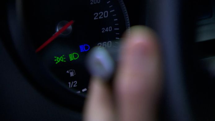 Man die andere bestuurders waarschuwt voor snelheidscontrole krijgt ...