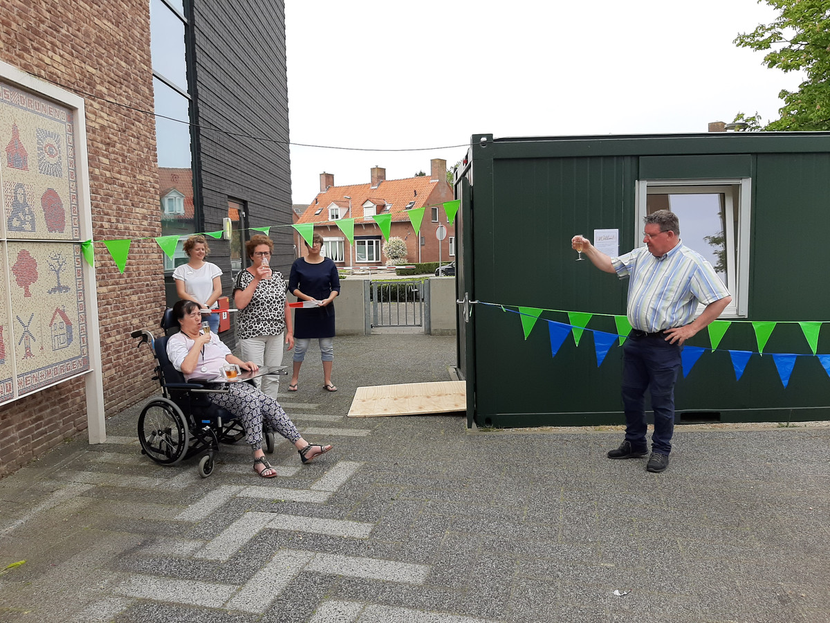 Proost, zeggen Marc en Paula, na acht weken verplichte afstand | Foto ...