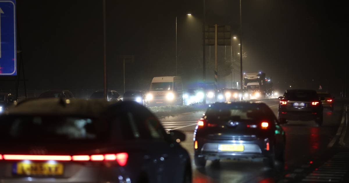 Verkeerschaos op A44 en N44: stilstaand verkeer door kapotte verkeerslichten bij Wassenaar ...