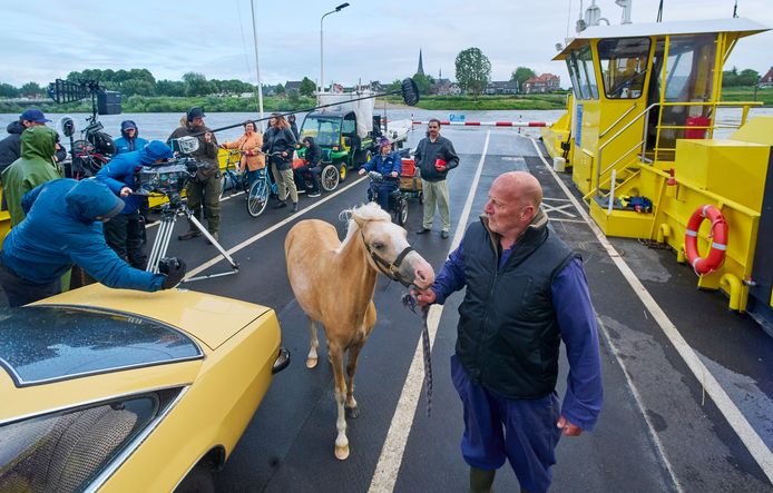 Joe Speedboot – de film – op de veerpont van Lith: ‘Zoiets maak je maar ...