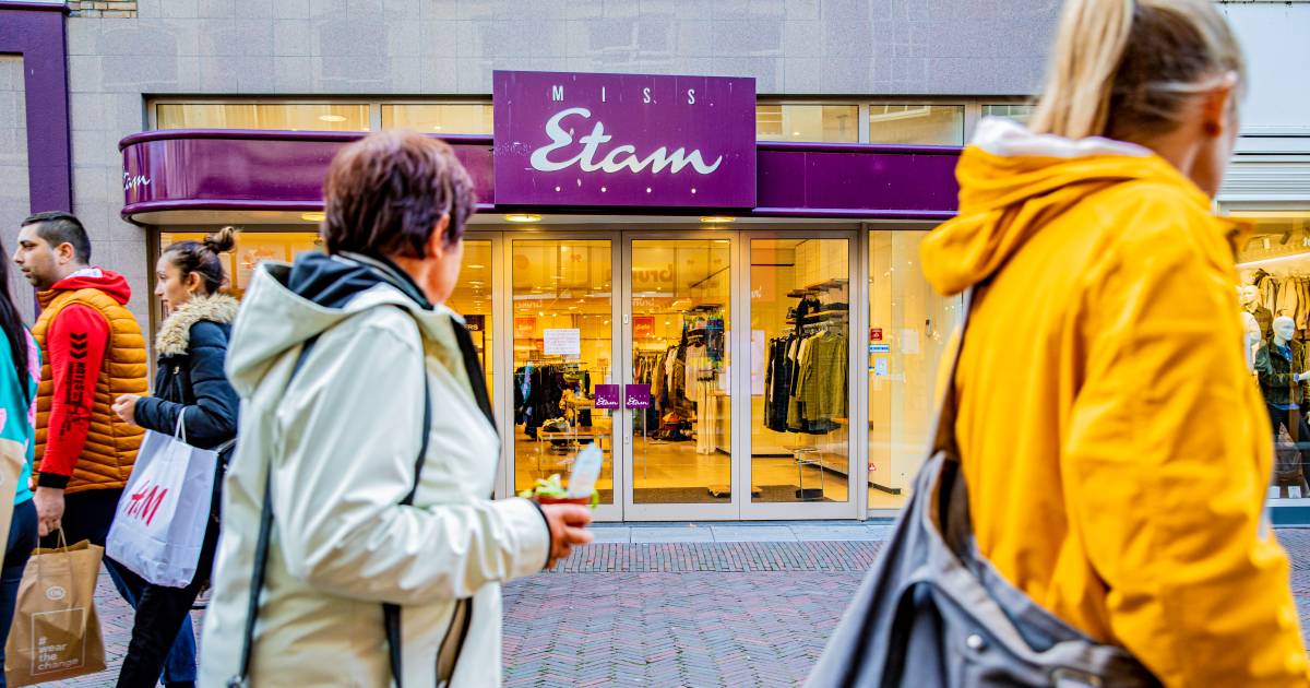 Tientallen winkels dicht, ongedierte en geen loon: het is een grote ...
