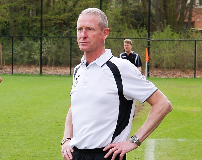 Frank Peeters volgt Peter Van de Merlen op als coach van Zandvliet ...