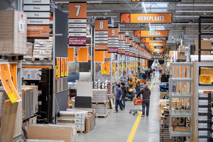 Al tien jaar gevecht om Hornbach in Almelo, nergens anders duurt het zo ...