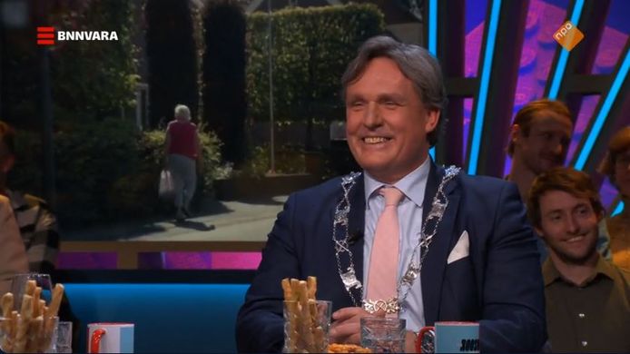 Van Roosmalen verbaast zich over Hellendoornse tradities: ‘Gek zijn ...