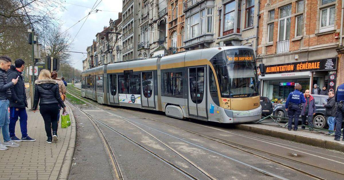 Un tram déraille à Schaerbeek | Home | 7sur7.be