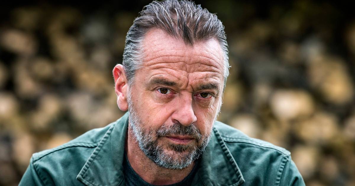 Klankman Pascal bezoekt Tom Waes in het ziekenhuis en brengt een ...