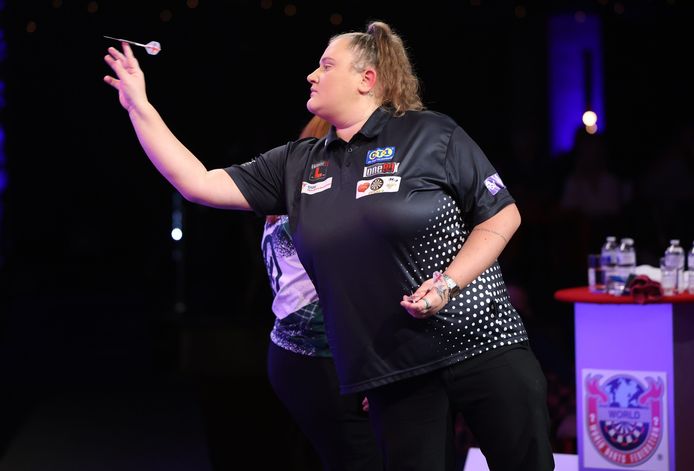 Beste vrouwelijke darter ter wereld stuurt haar kat naar het WK: “Heb ...