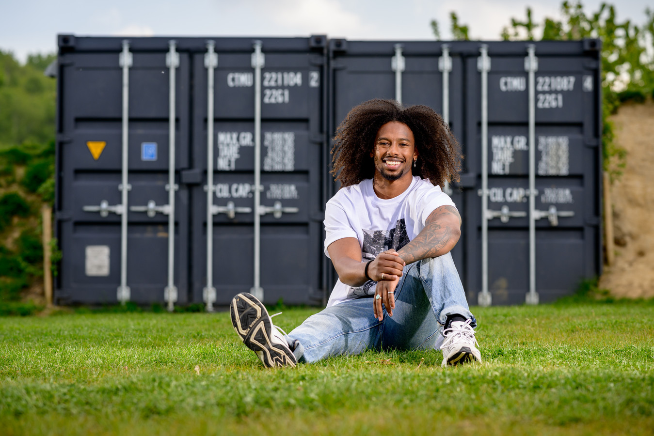 ‘Dertigers’-acteur Malik Mohammed groeide op in de straten van Nairobi: “Ik heb hier alles ...